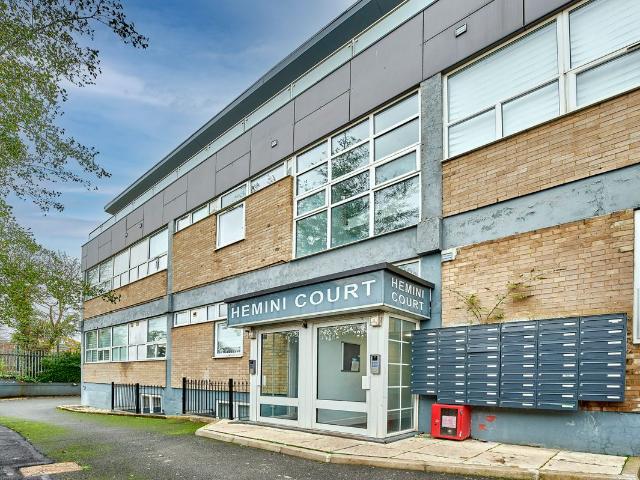 Stirling Way, Borehamwood WD6, 1 bed flat to rent, £1,300 pcm | PrimeLocation