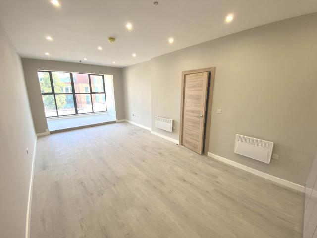 Stirling Way, Borehamwood WD6, 1 bed flat to rent, £1,650 pcm | PrimeLocation