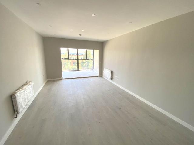 Stirling Way, Borehamwood WD6, 1 bed flat to rent, £1,750 pcm | PrimeLocation
