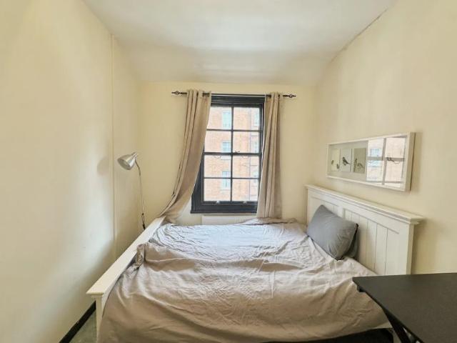 Stirling Court