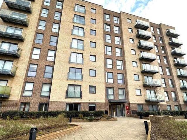 Stirling Drive, Luton, 2 Bedroom Flat