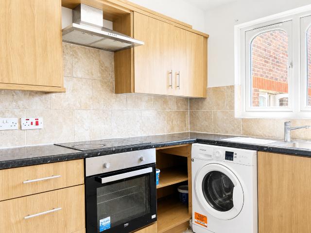 Stirling Grove, Hounslow, Middlesex TW3, 1 bed flat to rent, £1,600 pcm | PrimeLocation