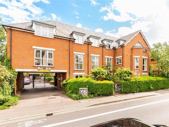 Stirling House, Reading RG1, 2 bed flat to rent, £1,600 pcm | PrimeLocation