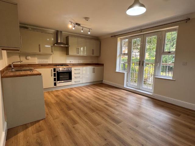 Stirling Road, Talbot Woods 2 bed flat to rent £1,225 pcm £283 pw