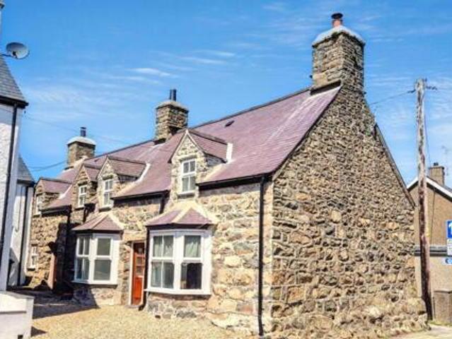 Stryd Y Ffynnon, Nefyn, 2 Bedroom Semi detached