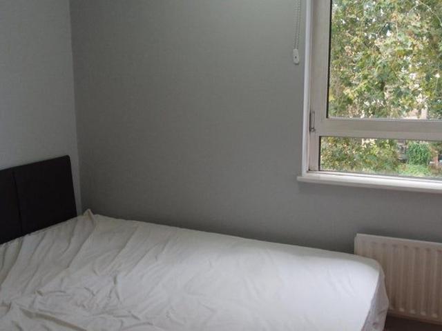 Strafford Street, London E14, Room to rent, £820 pcm | PrimeLocation