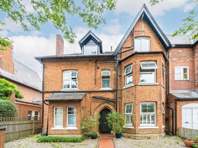 Strafford Road, Twickenham TW1 1 bed flat to rent £1,700 pcm £392 pw