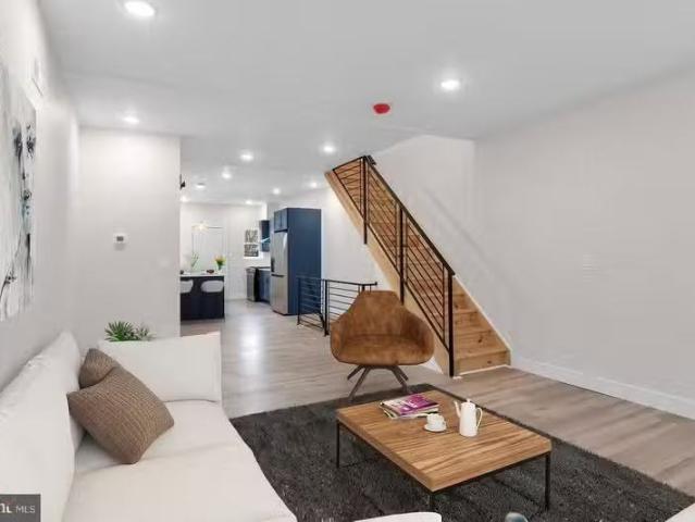 Straight Thru, Interior Row/Townhouse PHILADELPHIA, PA 5108.