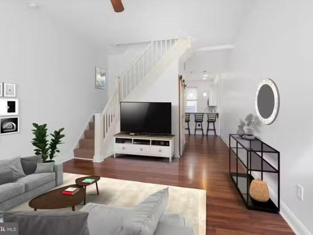 Straight Thru, Interior Row/Townhouse PHILADELPHIA, PA 823.