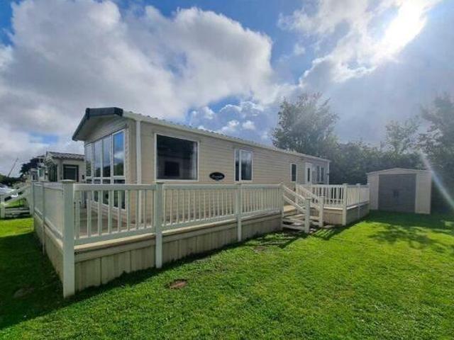 Straight Road, East Bergholt, 2 Bedroom Lodge