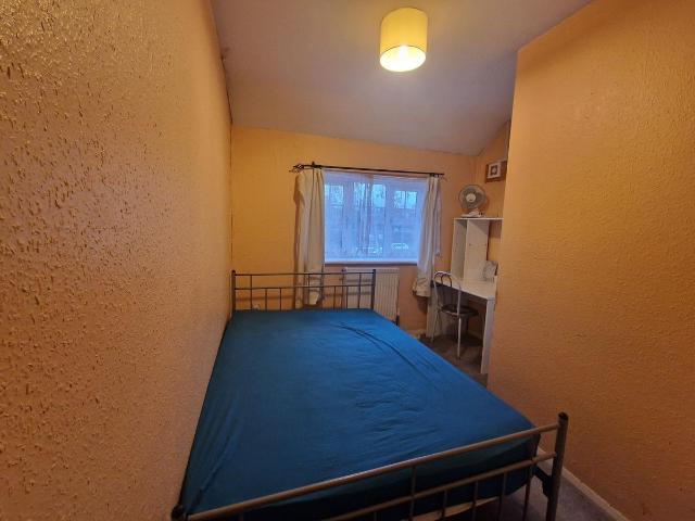 Straight Road, Romford RM3, Room to rent, £800 pcm | PrimeLocation