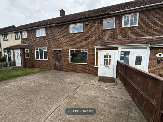 Straight Road, Romford RM3, 3 bed terraced house to rent, £2,000 pcm | PrimeLocation