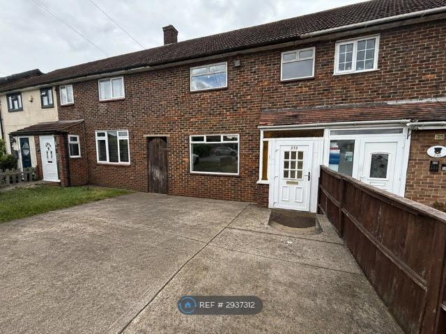 Straight Road, Romford RM3, 3 bed terraced house to rent, £2,000 pcm | PrimeLocation