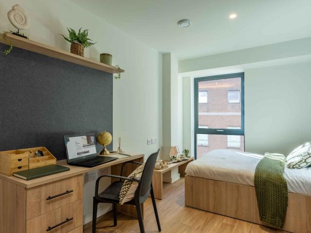 Straits Aire, Leeds Has an Apartment