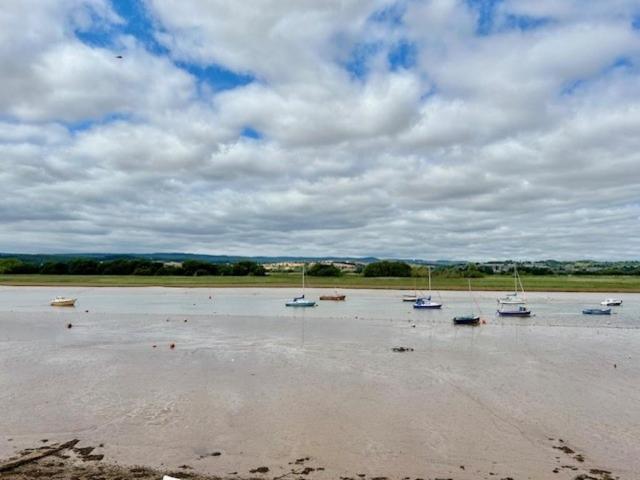 Strand Court, Topsham 3 bed apartment to rent £1,700 pcm £392 pw