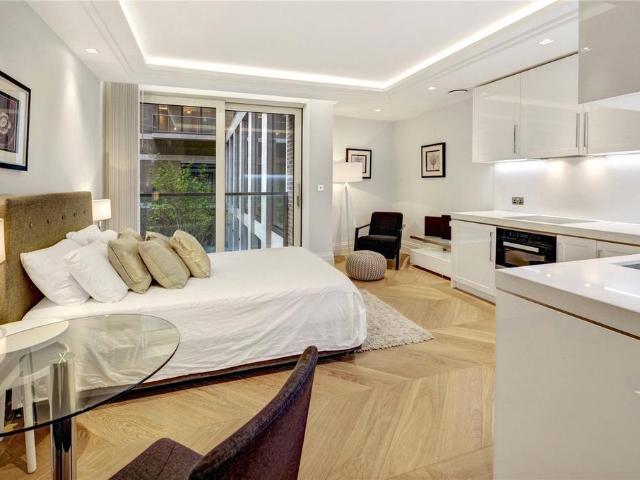 Strand, Covent Garden, WC2R Studio to rent £4,052 pcm £935 pw