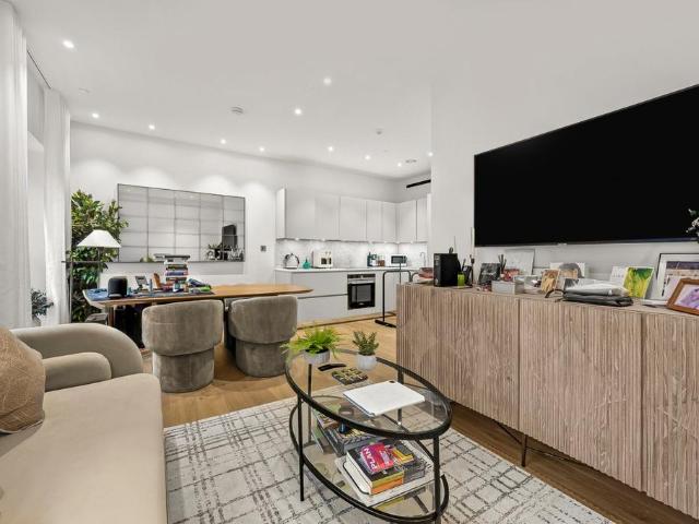 Strand, Covent Garden, London 1 bed flat to rent £3,900 pcm £900 pw