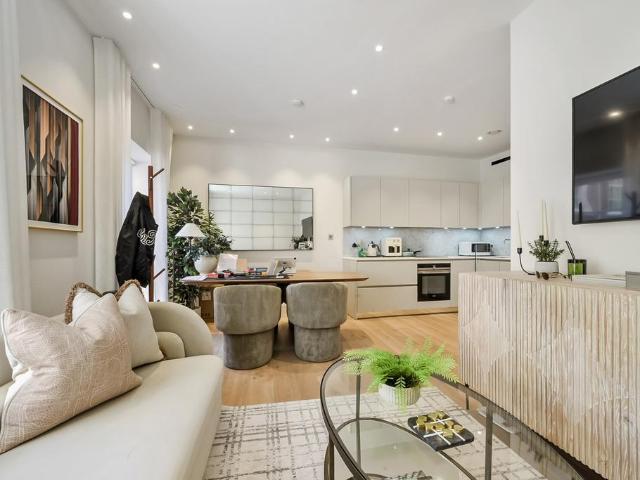 Strand Chamers, Strand, London, WC2R 1 bed apartment to rent £3,900 pcm £900 pw