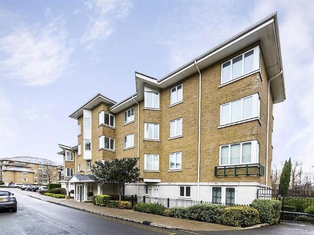 Strand Drive, Kew TW9 3 bed flat to rent £3,295 pcm £760 pw