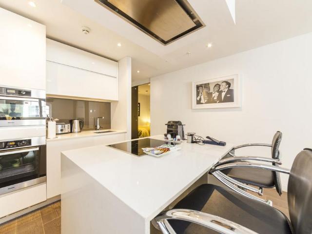 Strand, London WC2R 2 bed flat to rent £4,333 pcm £1,000 pw