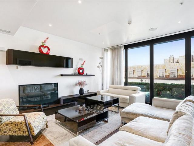 Strand, London WC2R 2 bed flat £6,000 pcm £1,385 pw