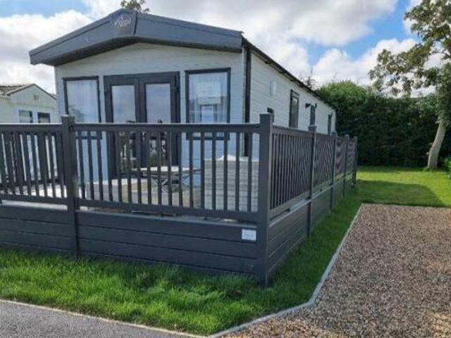 Strangers Holiday Park, Bradfield, 2 Bedroom Lodge