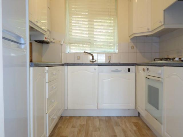 Strasburg Road, Near Battersea Park SW11, 1 bed maisonette to rent, £1,950 pcm | PrimeLocation
