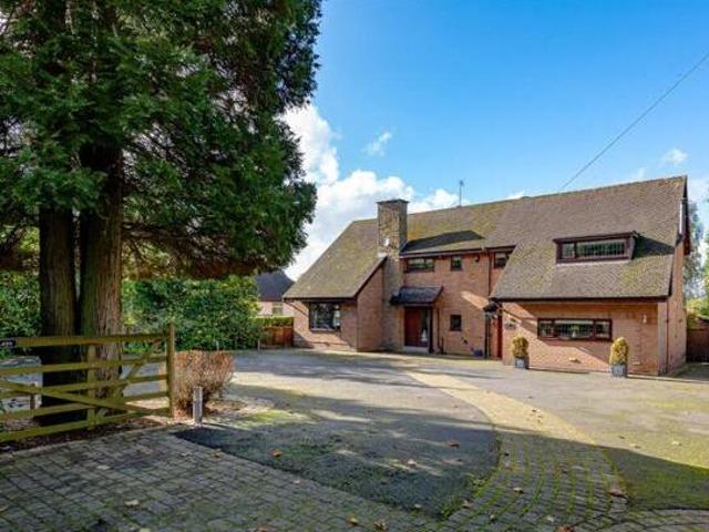 Strawmoor Lane, Summer Leys, Oaken, 4 Bedroom Detached