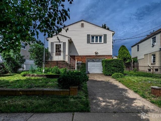 Strawberry Hill Ave, Woodbridge Proper, Home For Sale