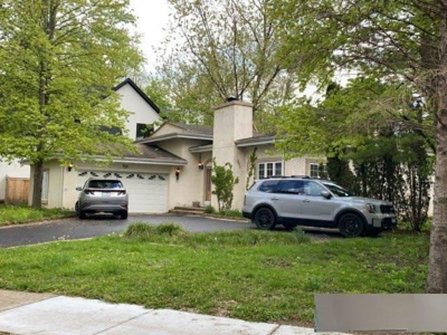 Strawberry Hill Dr
