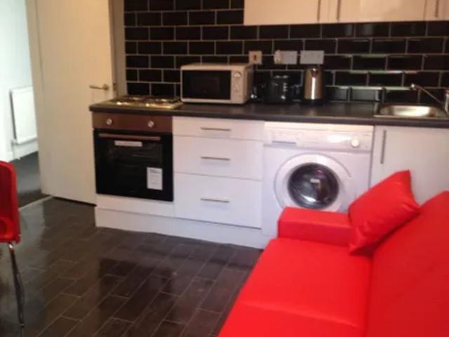 Strawberry Hill, Salford, M6 6AD, United Kingdom | 4 bed house for rent #165459065 | Rentberry