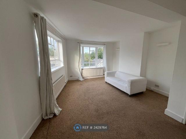 Strawberry Hill, Twickenham TW1, 3 bed flat to rent, £2,100 pcm | PrimeLocation