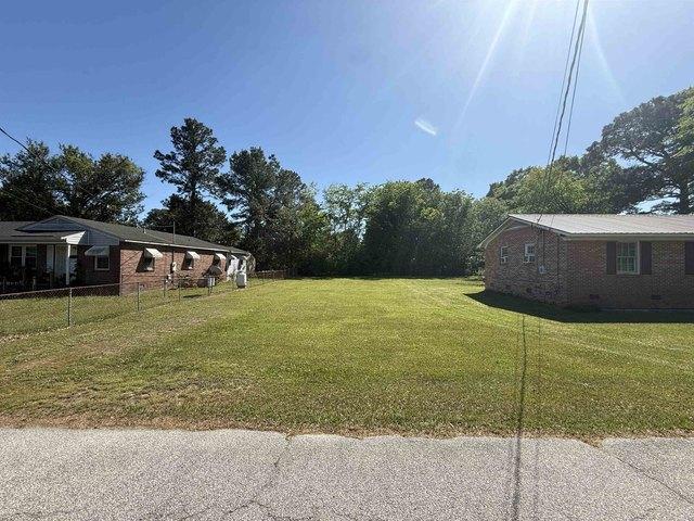 Strawberry St, Marion, SC 29571