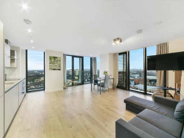 Stratosphere Tower, 55 Great Eastern. 2 bed flat to rent £2,925 pcm £675 pw