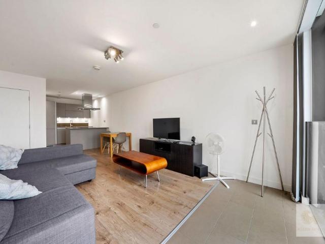Stratosphere Tower, Great Eastern. 1 bed apartment to rent £2,300 pcm £531 pw