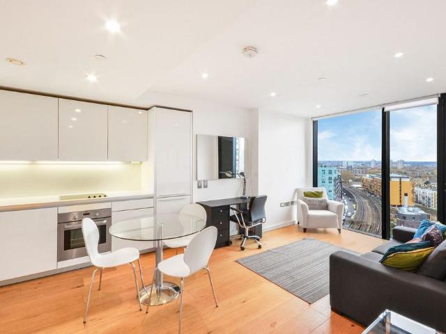 Strata, SE1, Elephant and Castle. 1 bed flat to rent £2,600 pcm £600 pw