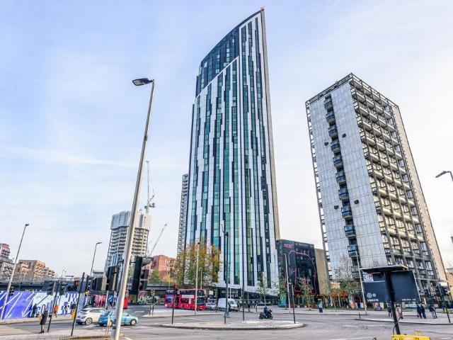 Strata, SE1, Elephant and Castle. 1 bed flat to rent £2,600 pcm £600 pw