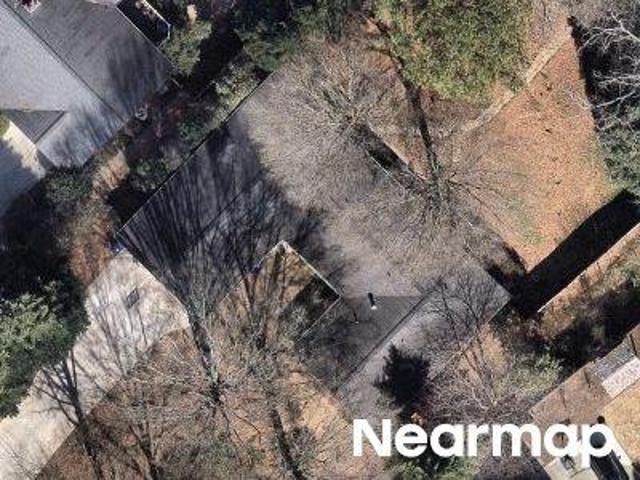 Stratfield Dr NE