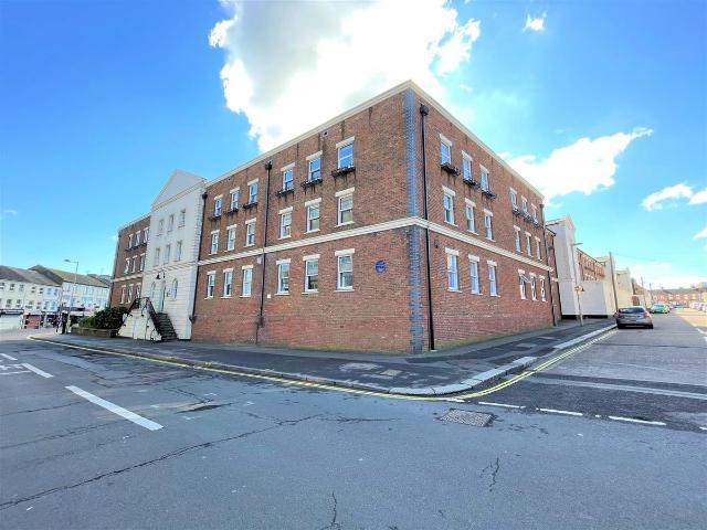 Stratfield House, Birchett Road GU11, 2 bed flat to rent, £1,250 pcm | PrimeLocation