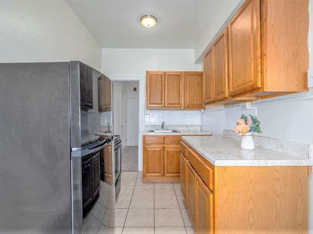 Stratford Court Apartments Studio Apartment for Rent at 58 N Lansdowne Ave, Lansdowne, PA 19050