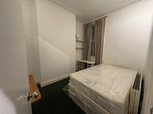 Stratford E15, Room to rent, £900 pcm | PrimeLocation