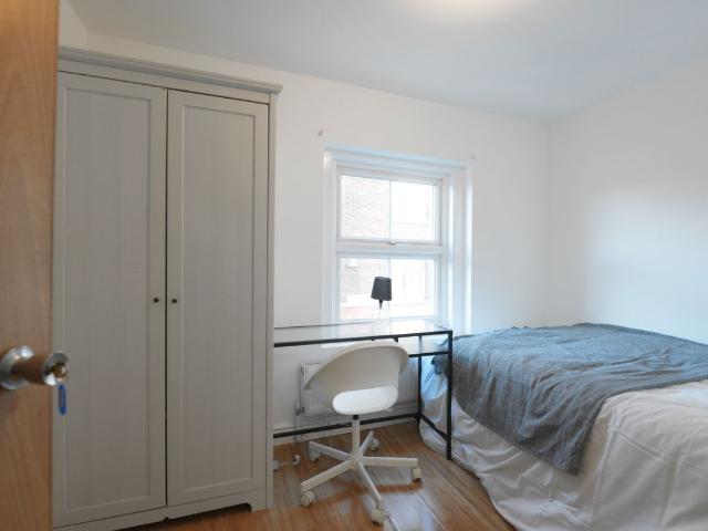 Stratford E15, Room to rent, £950 pcm | PrimeLocation