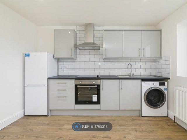 Stratford, London E15, 2 bed flat to rent, £1,900 pcm | PrimeLocation