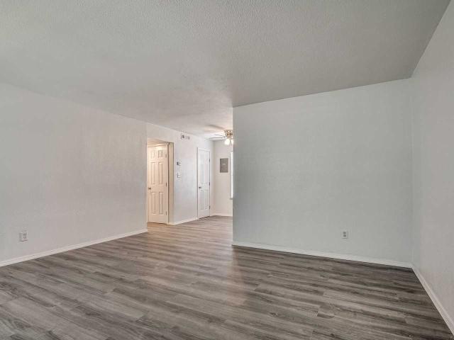Stratford Square Apartments 1 Bedroom Apartment for Rent at 1411 Rebecca Ln, Norman, OK 73072