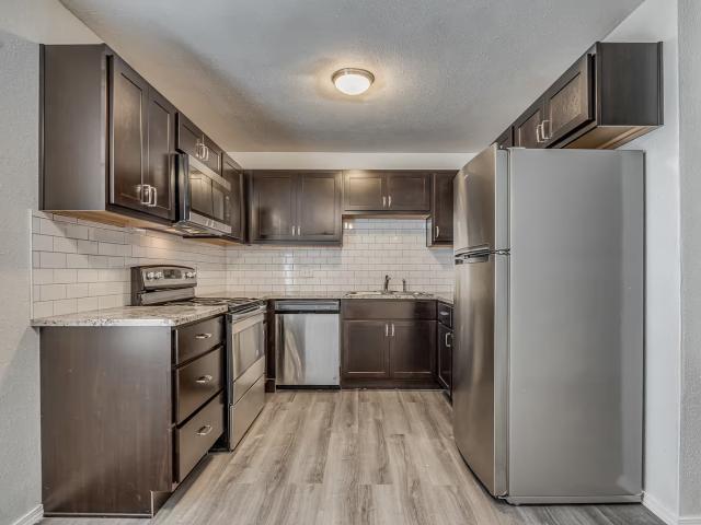 Stratford Square Apartments $300 Off Move In Costs!