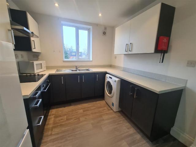 Stratford Road, Hall Green, Birmingham B28, 2 bed flat to rent, £975 pcm | PrimeLocation