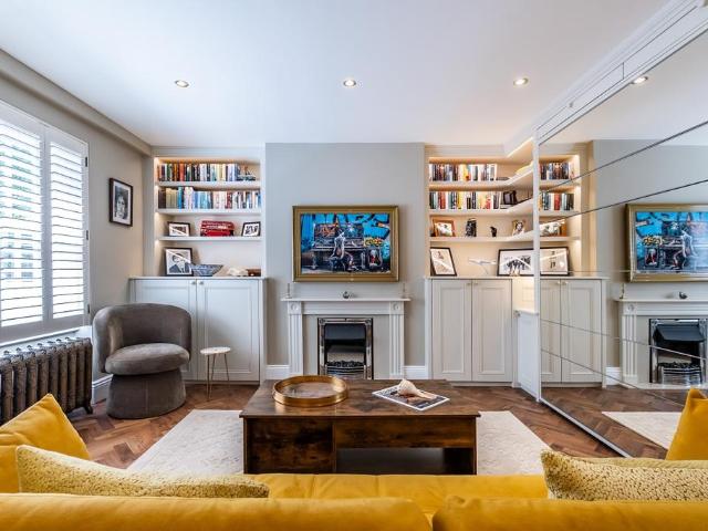 Stratford Road London W8 Studio to rent £2,750 pcm £635 pw