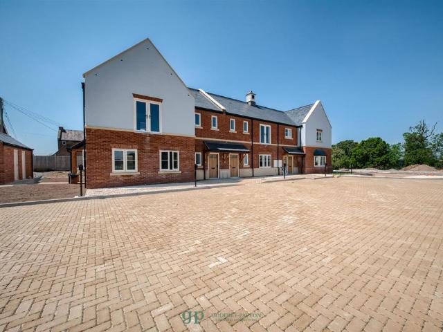 Stratford Road, Newbold On Stour. 2 bed apartment to rent £1,450 pcm £335 pw