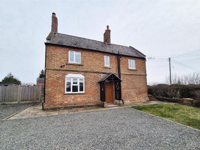 Stratford Road, Newbold On Stour 3 bed detached house to rent £1,950 pcm £450 pw