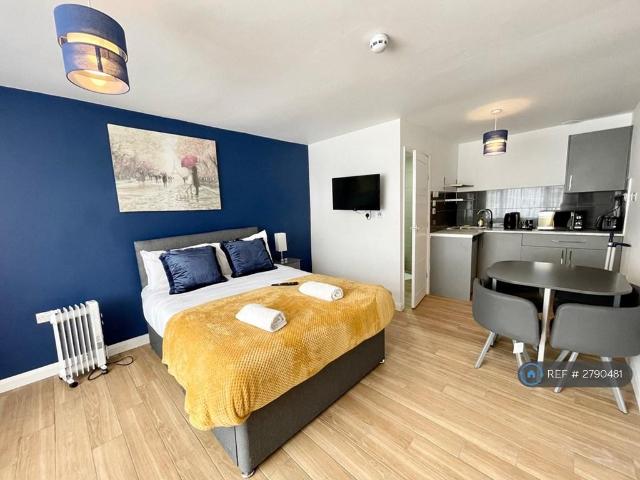 Stratford Road, Southall, UB2 Studio to rent £1,050 pcm £242 pw